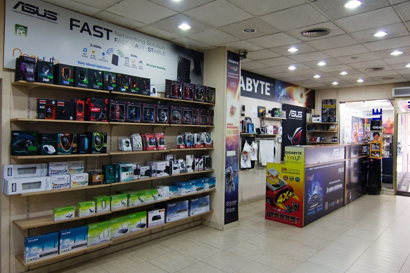 Los 8 tiendas de informatica de Sant Antoni Barcelona