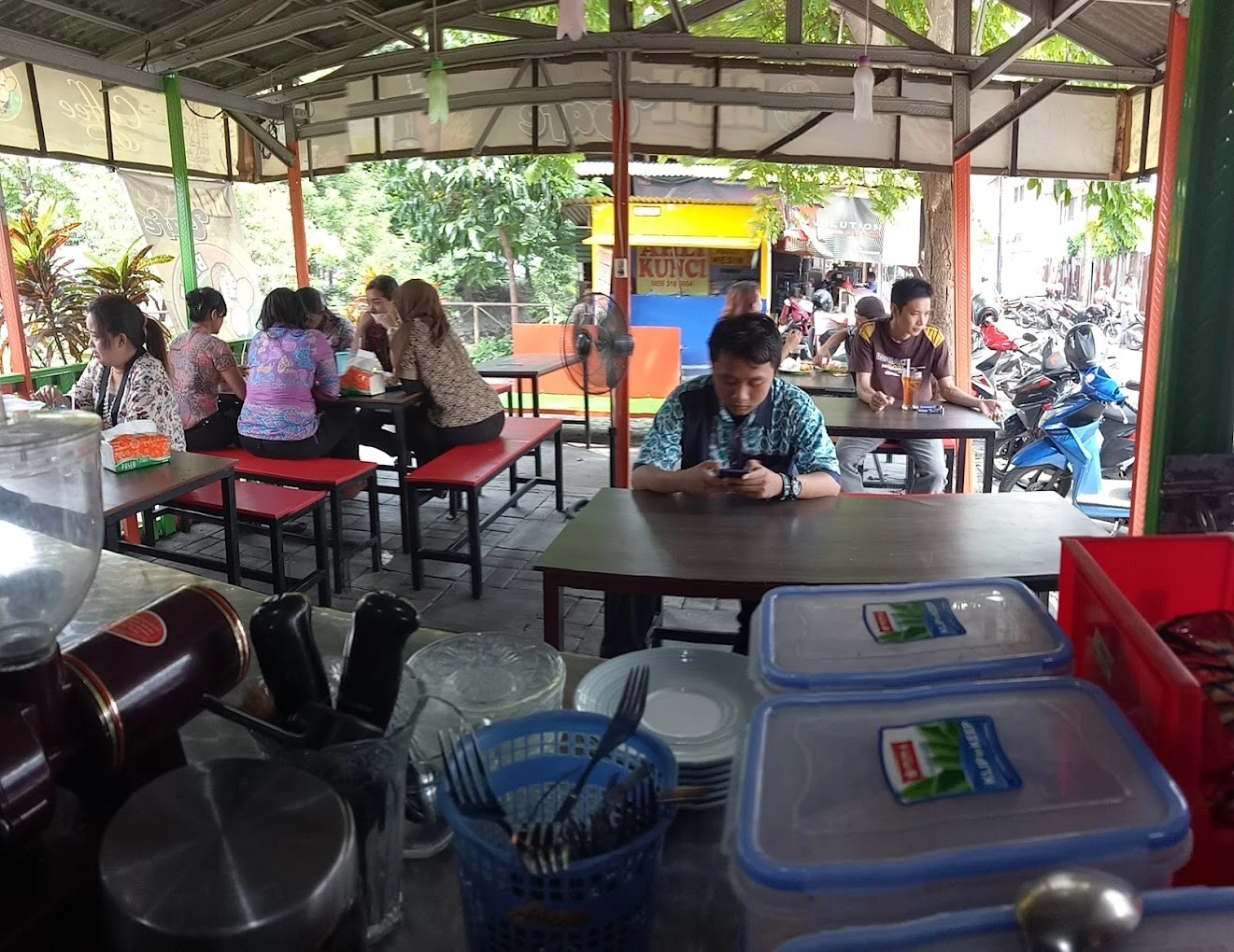 Daftar 14 kafe di Kutisari Surabaya