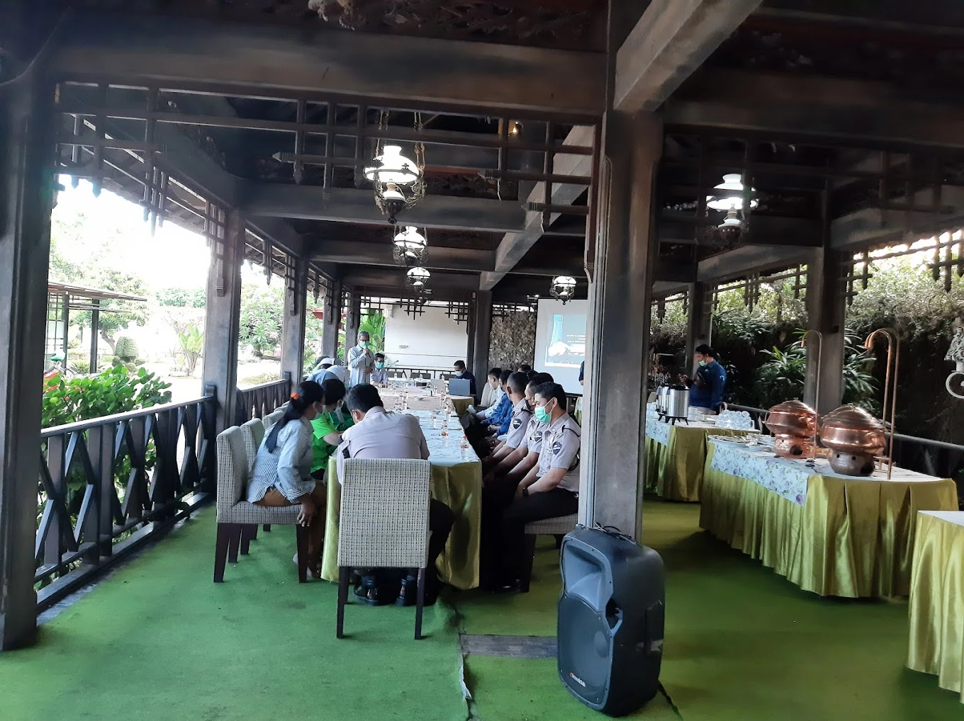 Daftar 13 restoran outdoor di Jambangan Surabaya