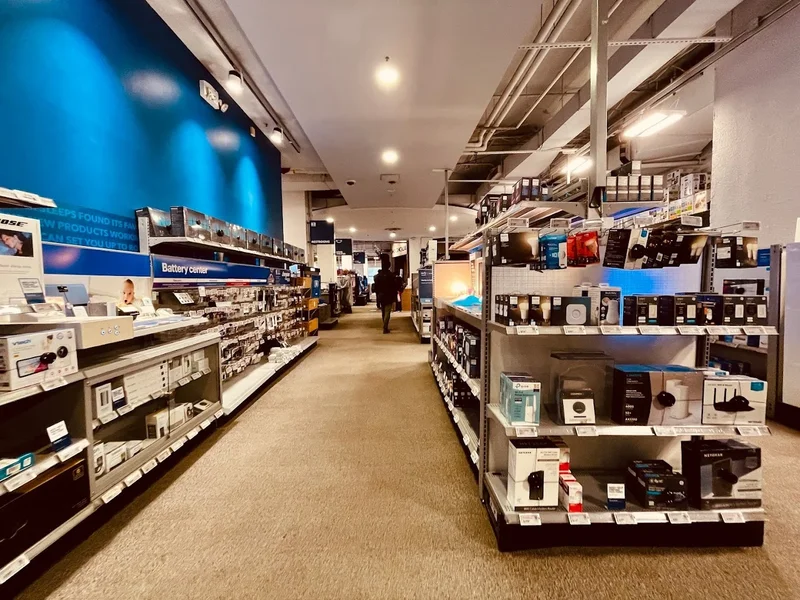 14 Best electronics stores in New York City