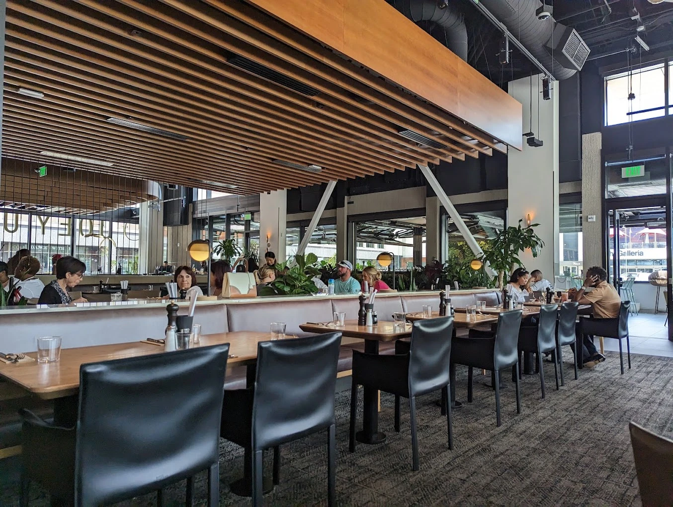 Best of 13 bars in Greater Uptown Houston