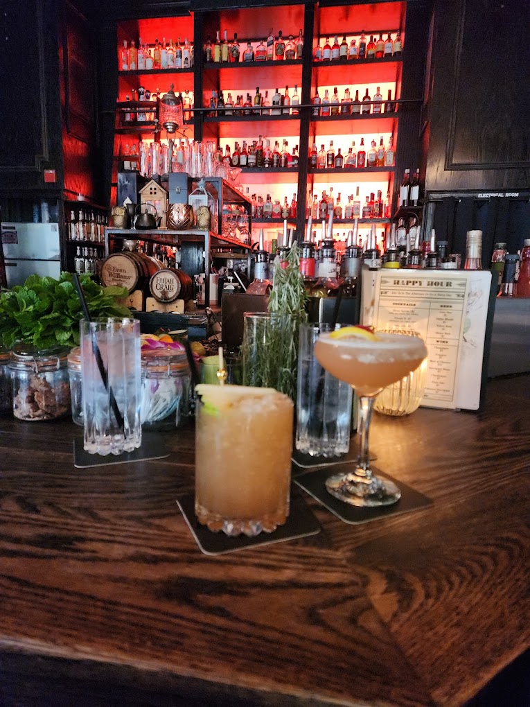 Top 10 cocktail bar in Uptown Dallas