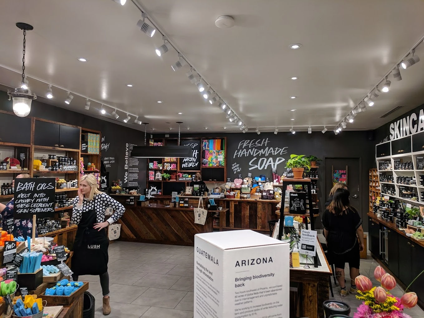 Top 14 cosmetics stores in Austin