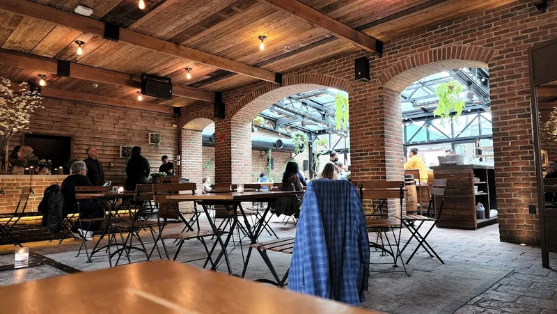 Refinery Rooftop - Reviews & Menu - New York City