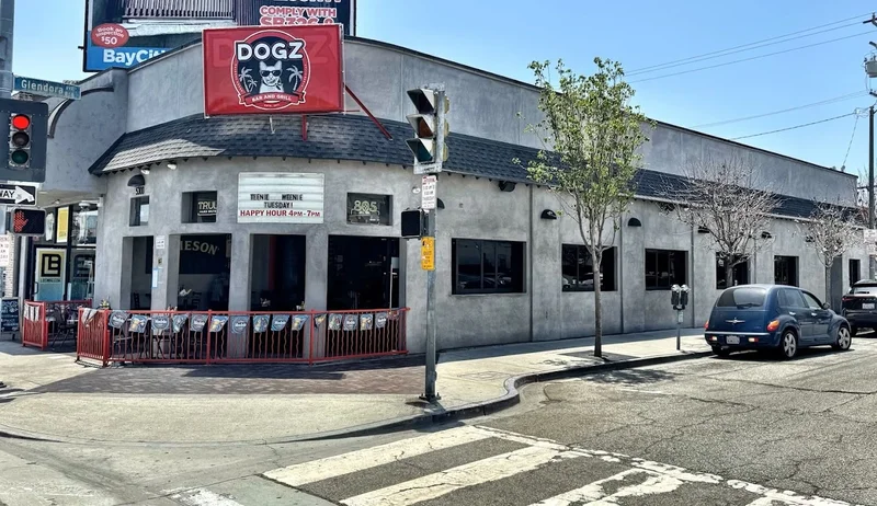 Dogz Bar & Grill - Reviews & Menu - Belmont Shore Long Beach