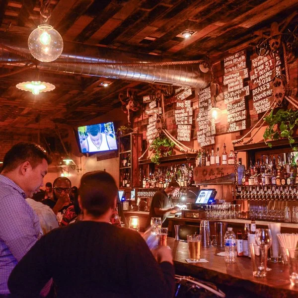 Mad Oak Bar ‘N’ Yard - Reviews & Menu - Oakland